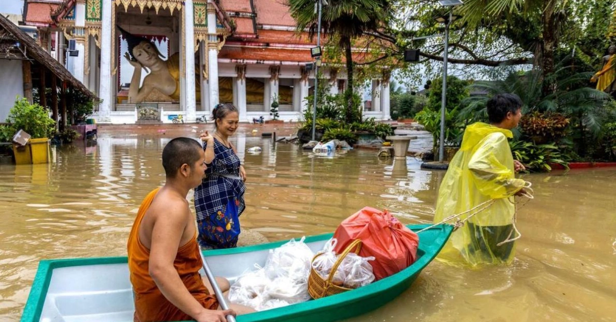 Floods Displace Thousands in Southern Thailand Floods Displace Thousands in Southern Thailand